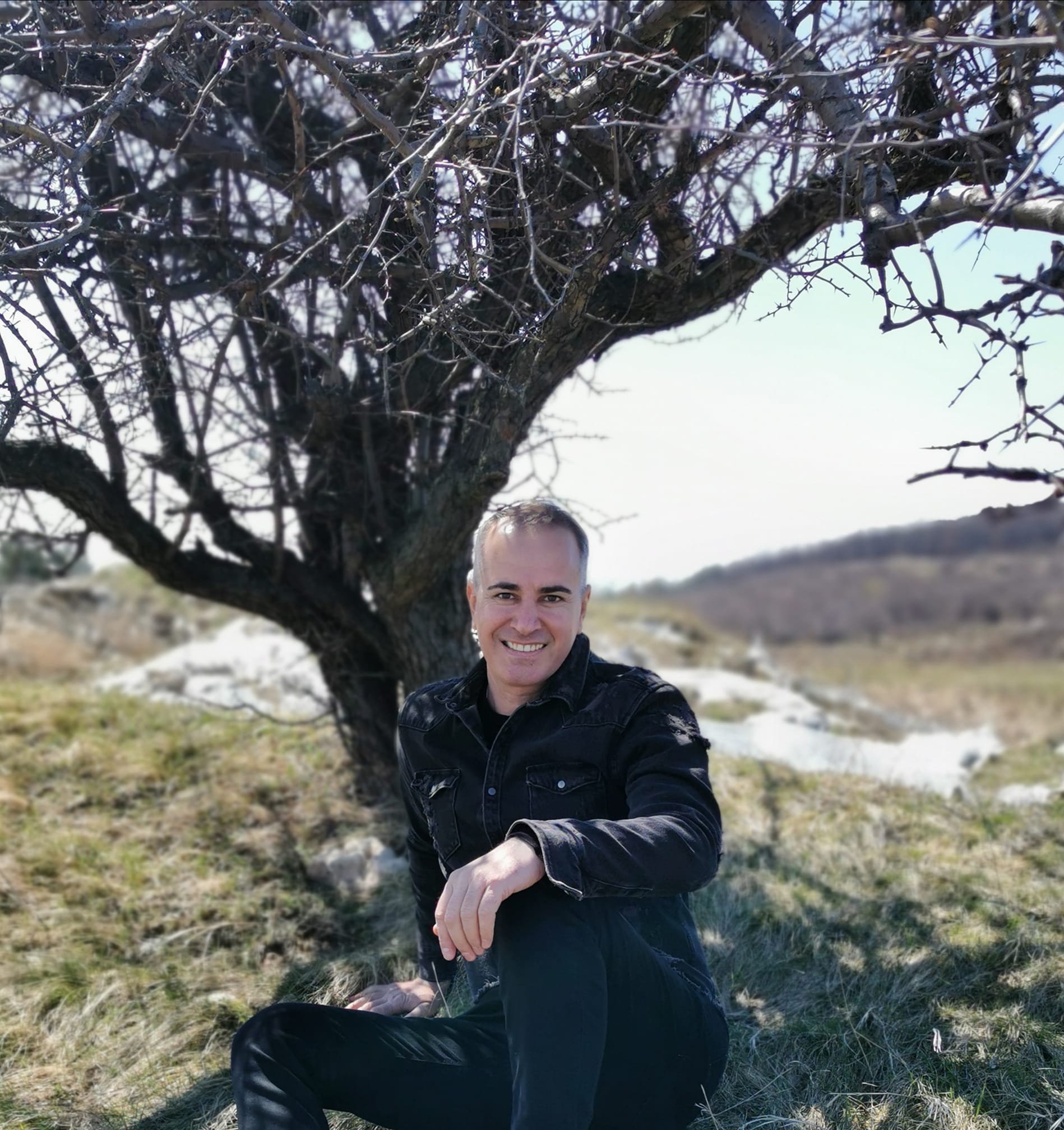 MARIO BUZOIANU LANSEAZĂ UN VIDEOCLIP NOU FILMAT ÎN PIETROASELE ...