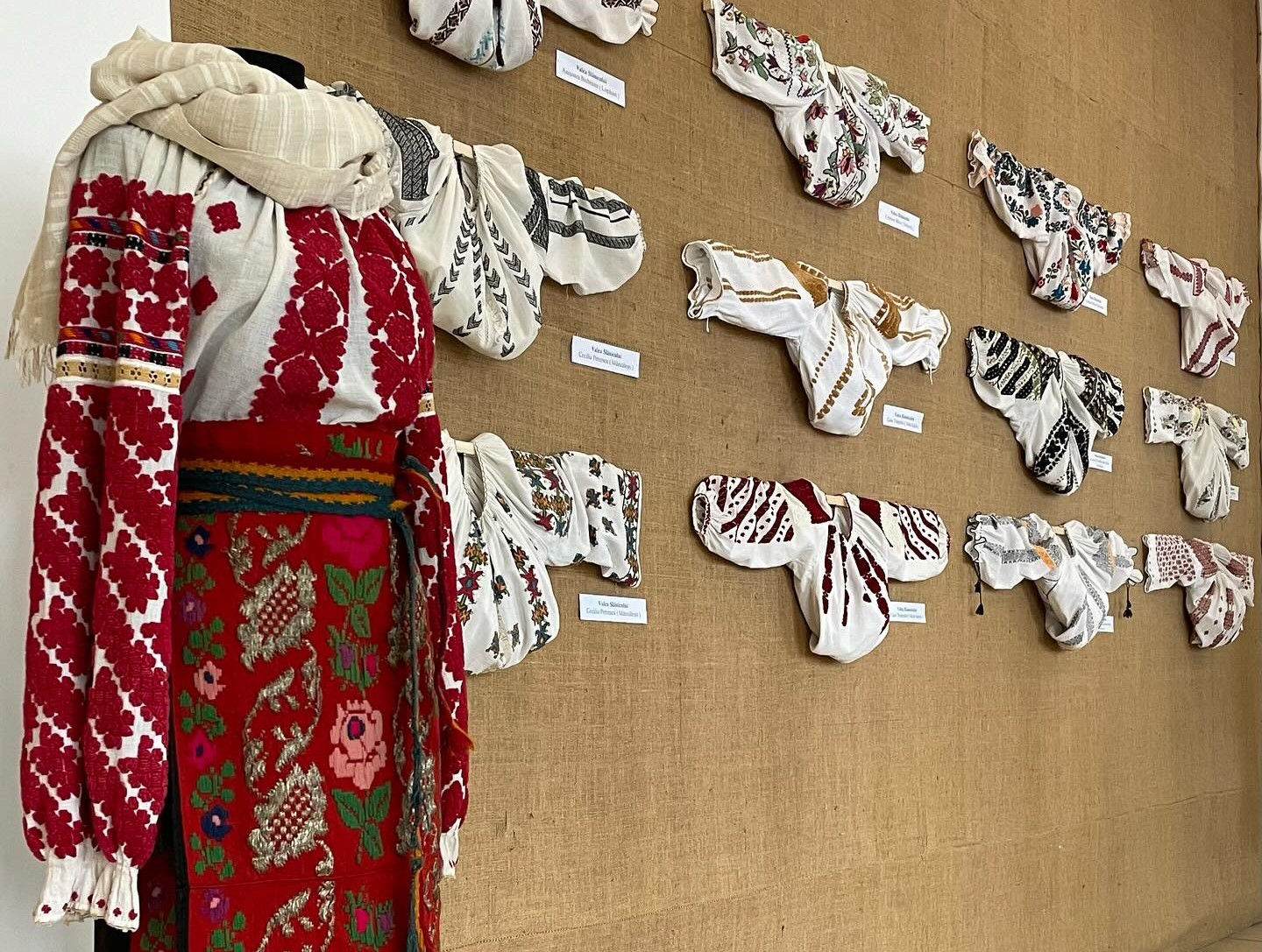 (FOTO) Astăzi este Ziua Națională a Portului Tradițional. Costumul ...