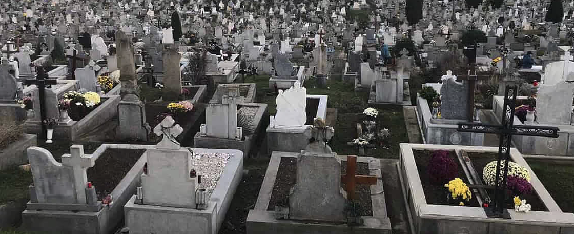 Înșelăciune cu amenajări funerare! Patru persoane au rămas fără bani ...